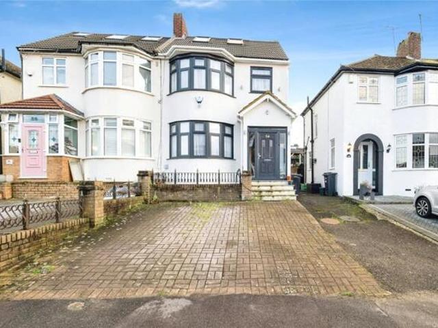 4 Bedroom House Ilford Greater London LS99380907
