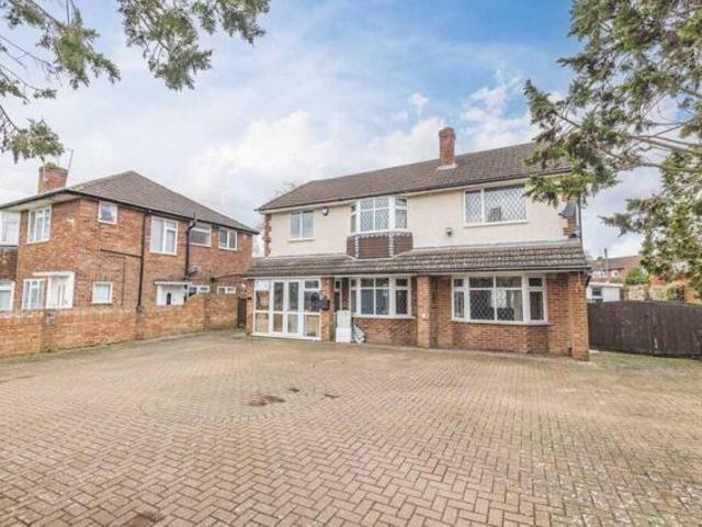 4 Bedroom House Iver Buckinghamshire 100426552