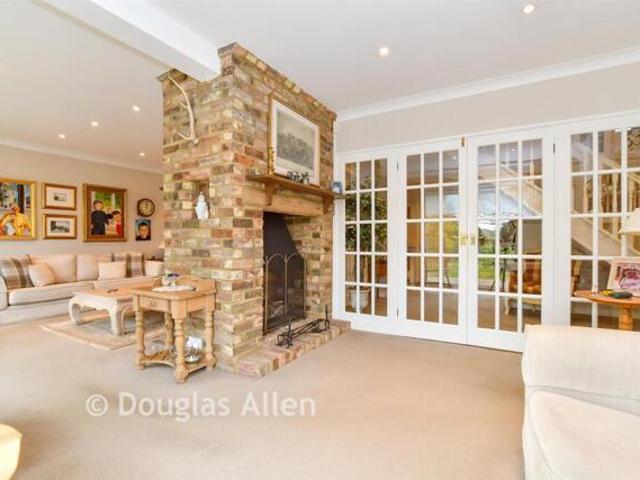 4 Bedroom House Ongar Ongar 99571602
