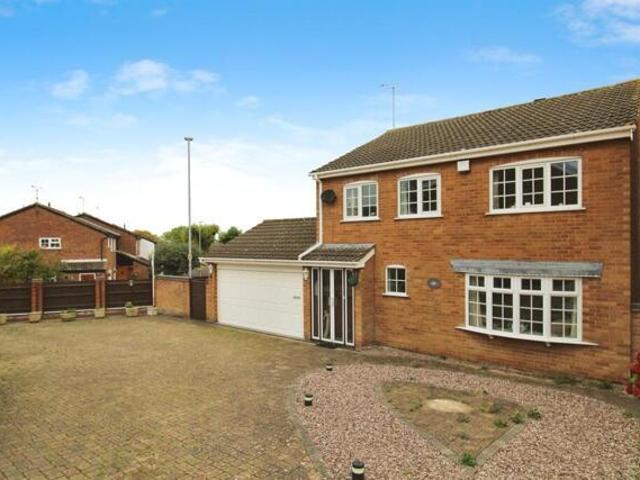 4 Bedroom House Oadby Leicestershire 98205317