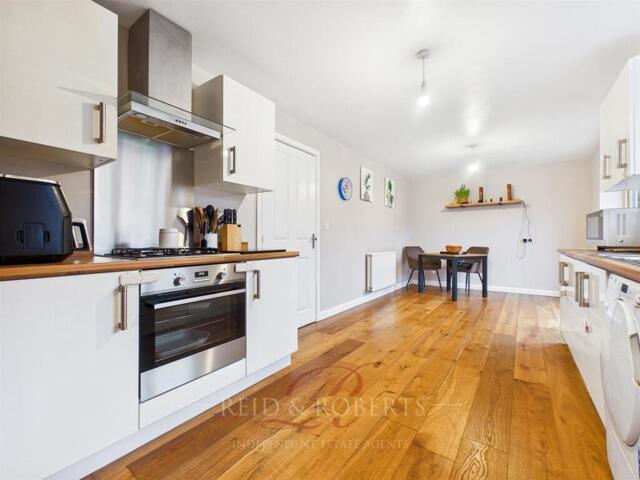 4 Bedroom House Oakenholt Oakenholt 101676418
