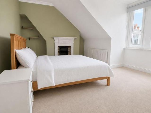 4 bedroom house of multiple occupation to rent