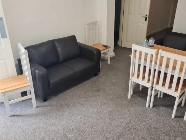 4 bedroom house of multiple occupation to rent