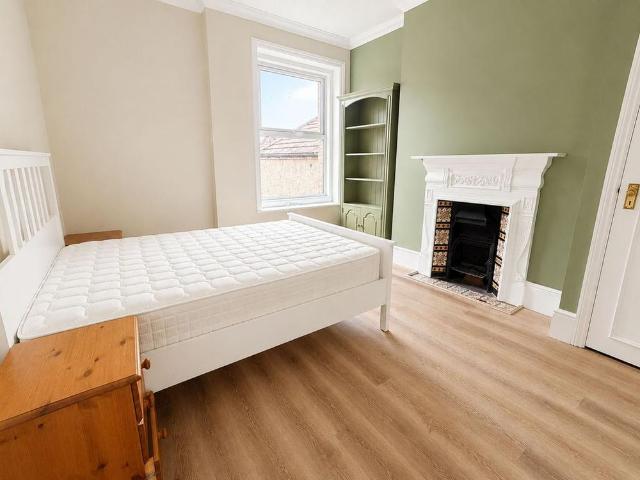 4 bedroom house of multiple occupation to rent