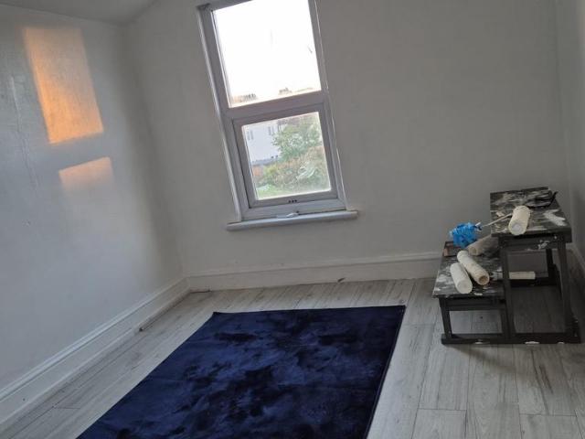 4 bedroom house of multiple occupation to rent
