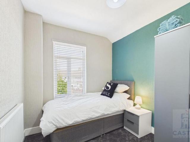 4 bedroom house of multiple occupation to rent