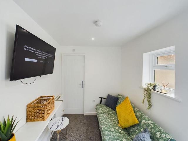 4 bedroom house of multiple occupation to rent