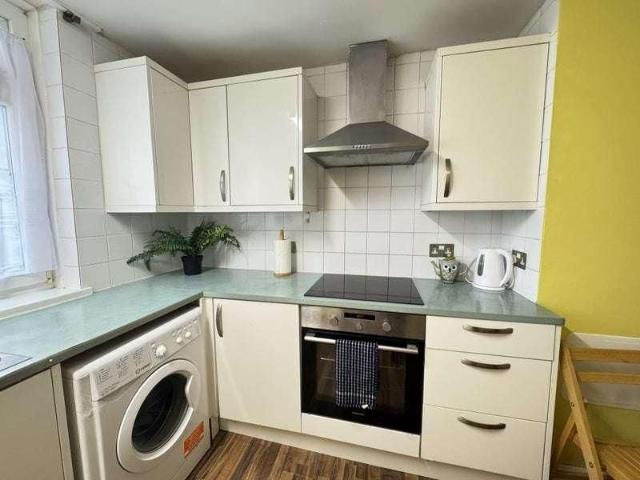 4 bedroom house of multiple occupation to rent