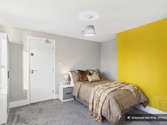 4 bedroom house of multiple occupation to rent