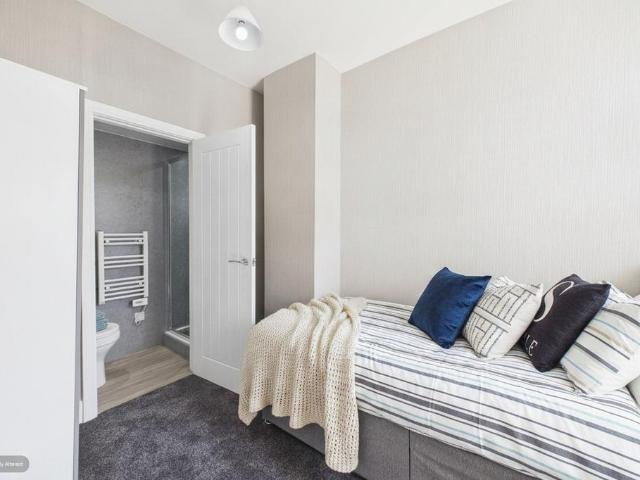 4 bedroom house of multiple occupation to rent
