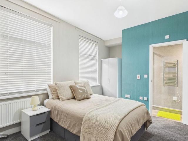 4 bedroom house of multiple occupation to rent