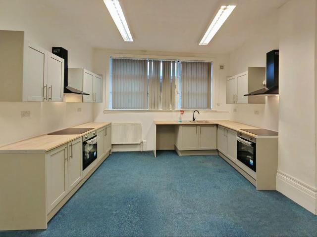 4 bedroom house of multiple occupation to rent