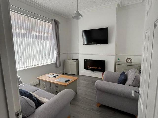 4 bedroom house of multiple occupation to rent