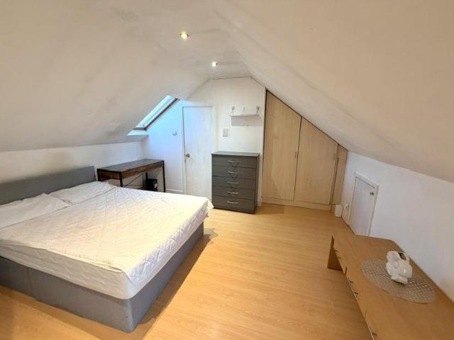 4 bedroom house of multiple occupation to rent