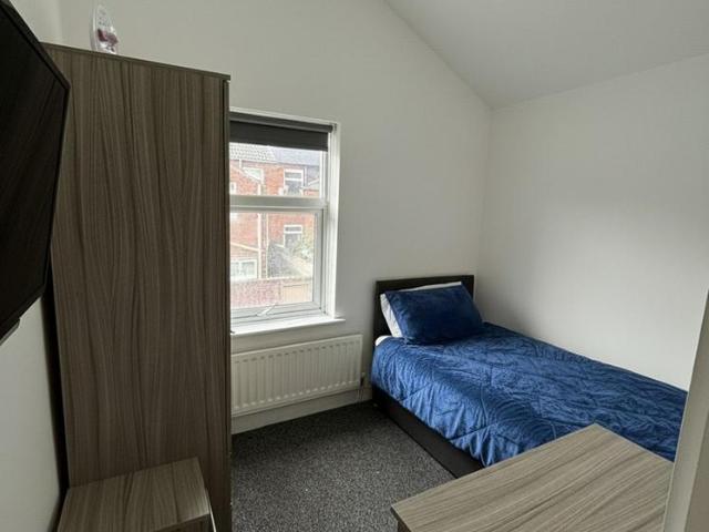 4 bedroom house of multiple occupation to rent