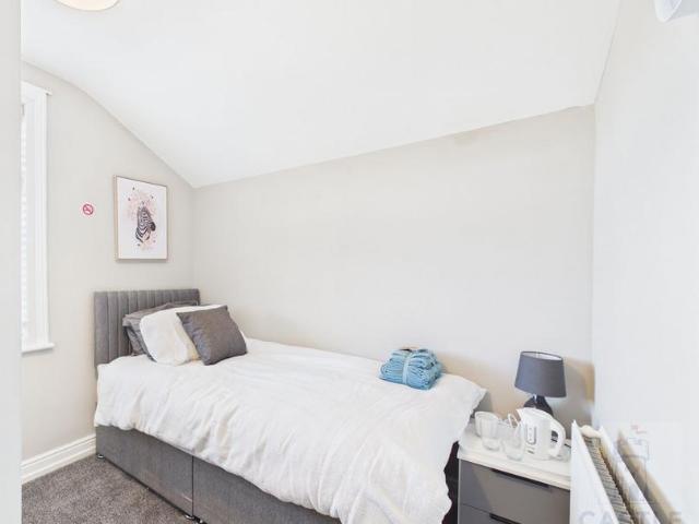 4 bedroom house of multiple occupation to rent