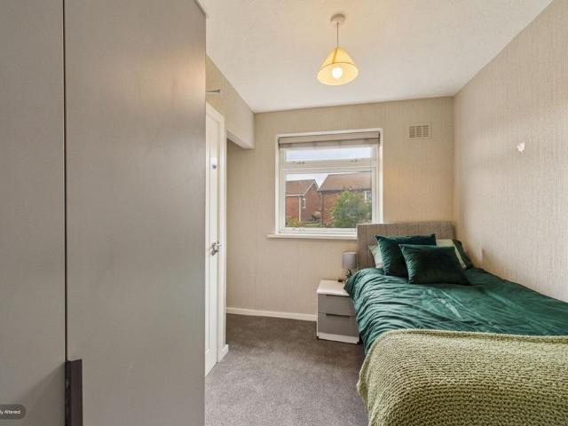 4 bedroom house of multiple occupation to rent