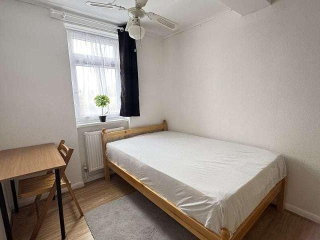 4 bedroom house of multiple occupation to rent