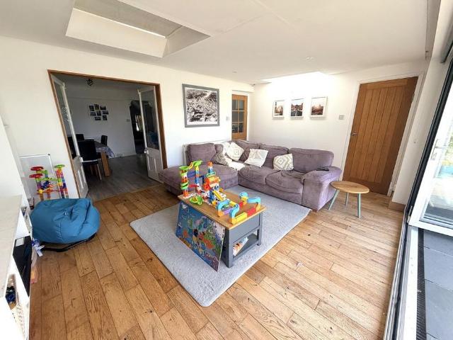 4 bedroom house of multiple occupation to rent