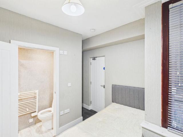 4 bedroom house of multiple occupation to rent