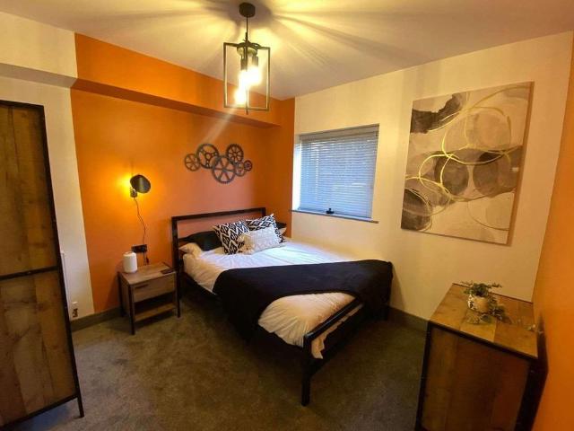 4 bedroom house of multiple occupation to rent