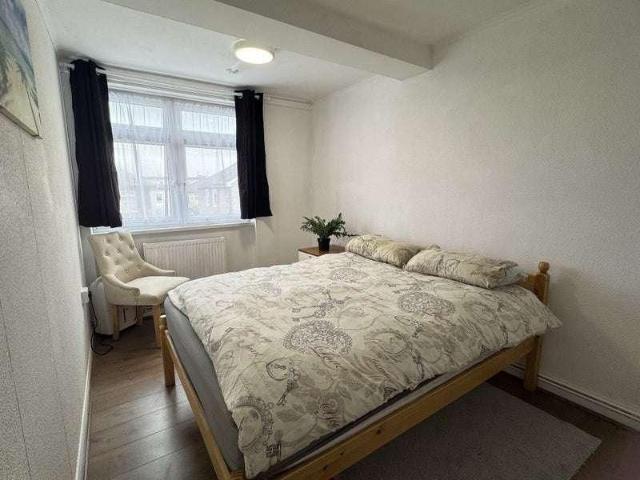 4 bedroom house of multiple occupation to rent