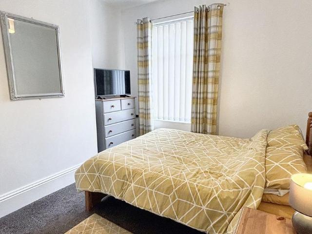 4 bedroom house of multiple occupation to rent