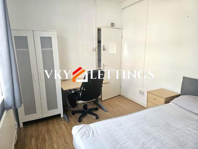 4 bedroom house of multiple occupation to rent