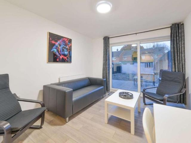 4 bedroom house of multiple occupation to rent