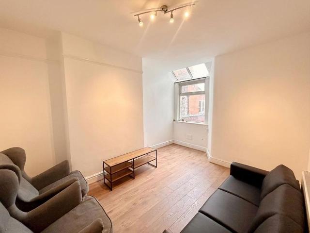 4 bedroom house of multiple occupation to rent
