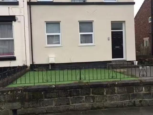 4 bedroom house of multiple occupation for rent in Ashfield, L.