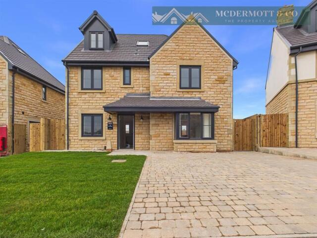 4 Bedroom House Oldham Greater Manchester 101931603