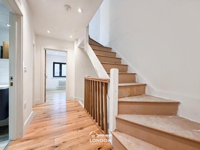 4 Bedroom House Orpington Great London 100685293