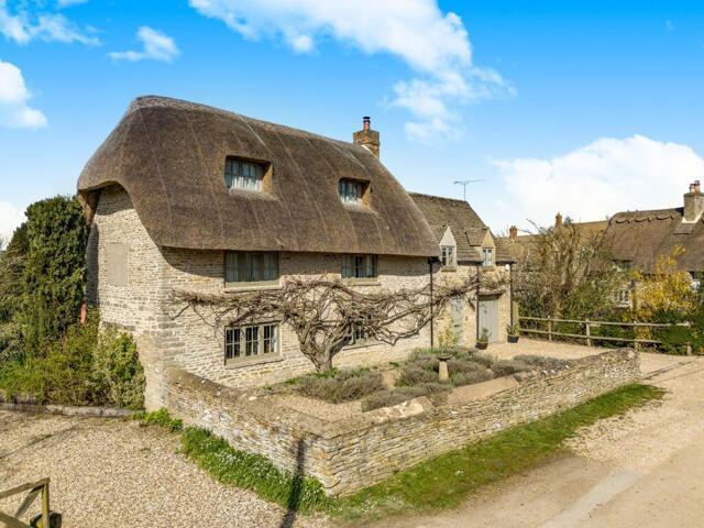 4 Bedroom House Oxfordshire Oxfordshire LS100614962