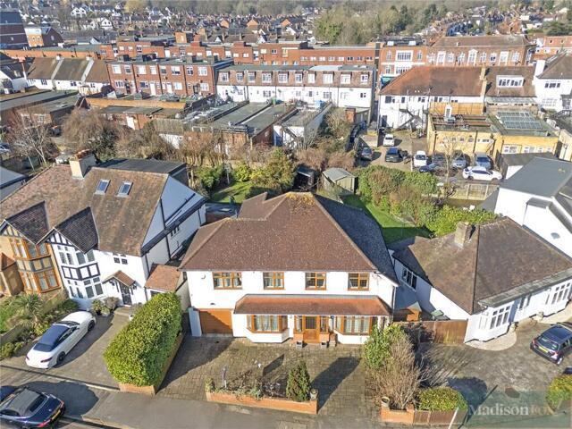 4 Bedroom House Loughton Essex 98612105