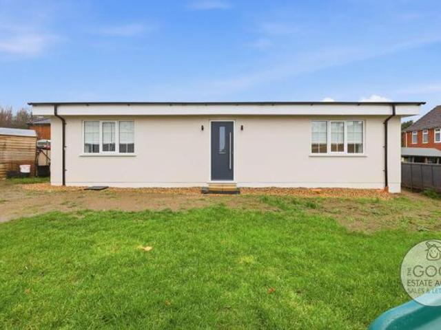 4 Bedroom House Loughton Essex 99773919