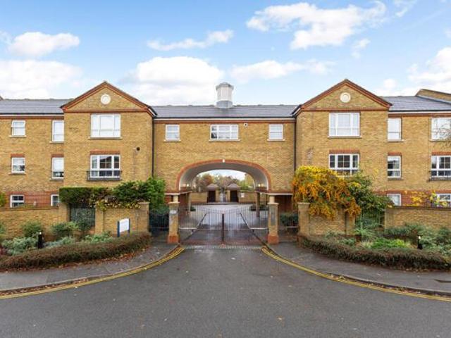 4 Bedroom House London Greater London LS100787117