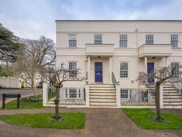 4 Bedroom House London Greater London LS101379143