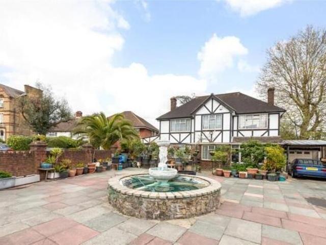 4 Bedroom House London Greater London LS101676424