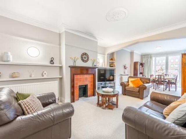 4 Bedroom House London Greater London LS101678453