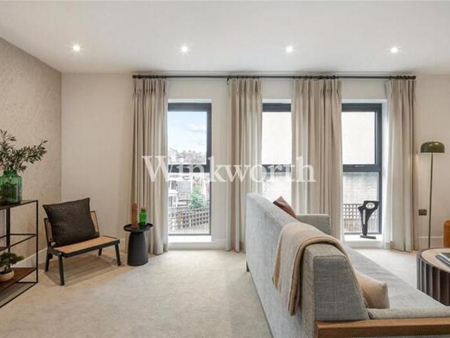4 Bedroom House London Greater London LS101678550