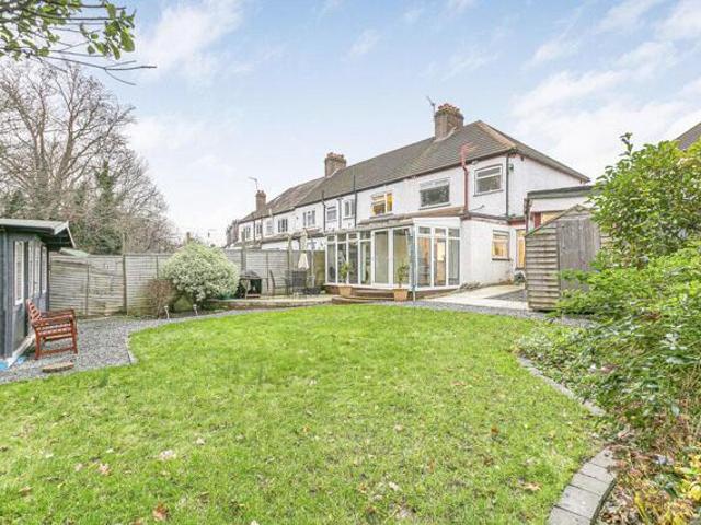4 Bedroom House London Greater London LS98765746