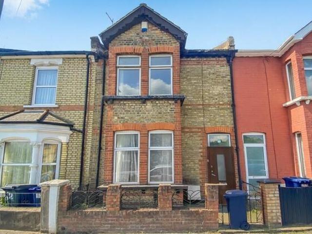 4 Bedroom House London Greater London LS98834392