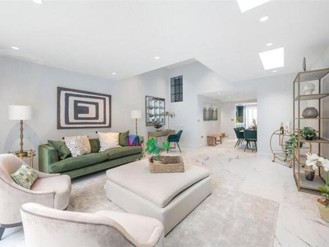 4 Bedroom House London Greater London LS98969225