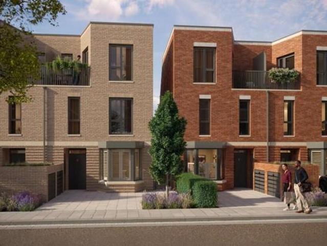 4 Bedroom House London Greater London LS99688265