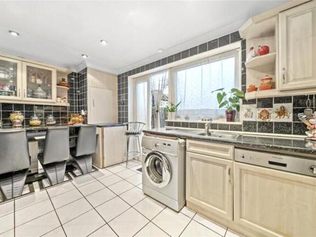 4 Bedroom House London Greater London LS99735947