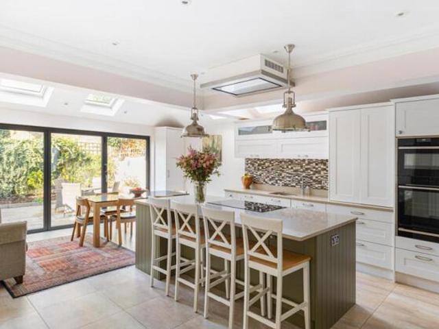 4 Bedroom House London Greater London 101675252