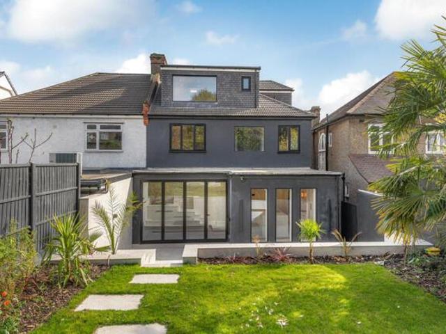 4 Bedroom House London Greater London 101677624