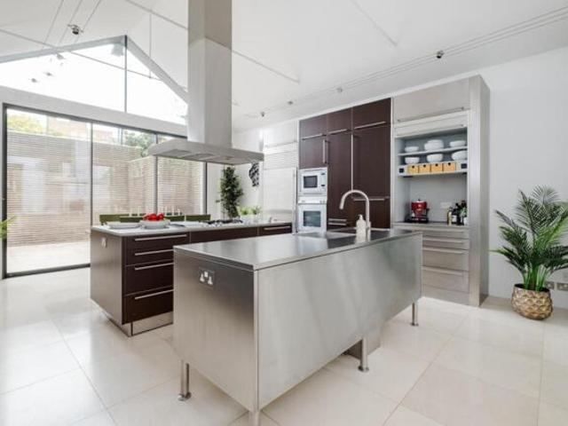 4 Bedroom House London Greater London 98205218