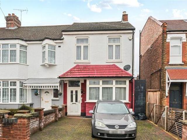 4 Bedroom House London Greater London 99523472
